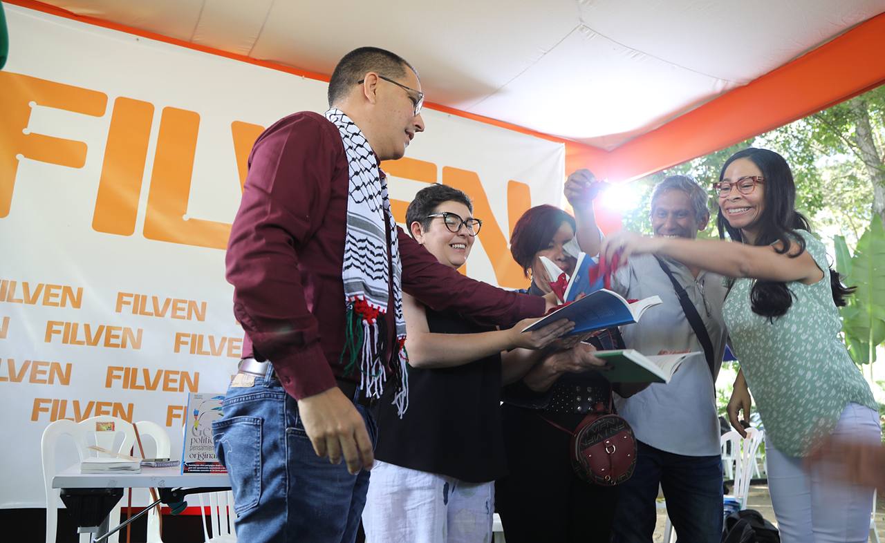Bautizaron el libro “Geopolítica del Pensamiento Original” en la 19.ª Filven – FILVEN