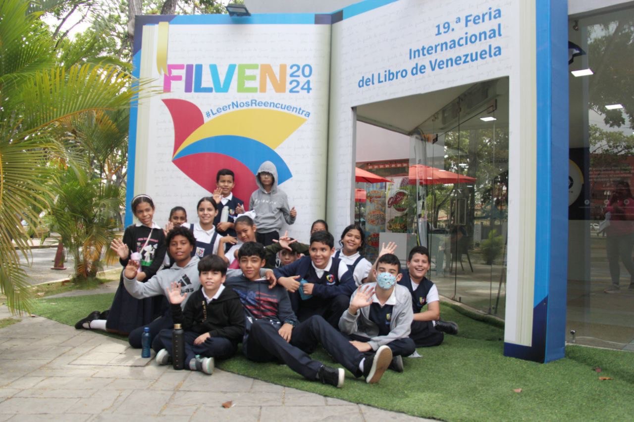 Con celebración por el Día Nacional de la Poesía cerró la 19.ª Filven ...