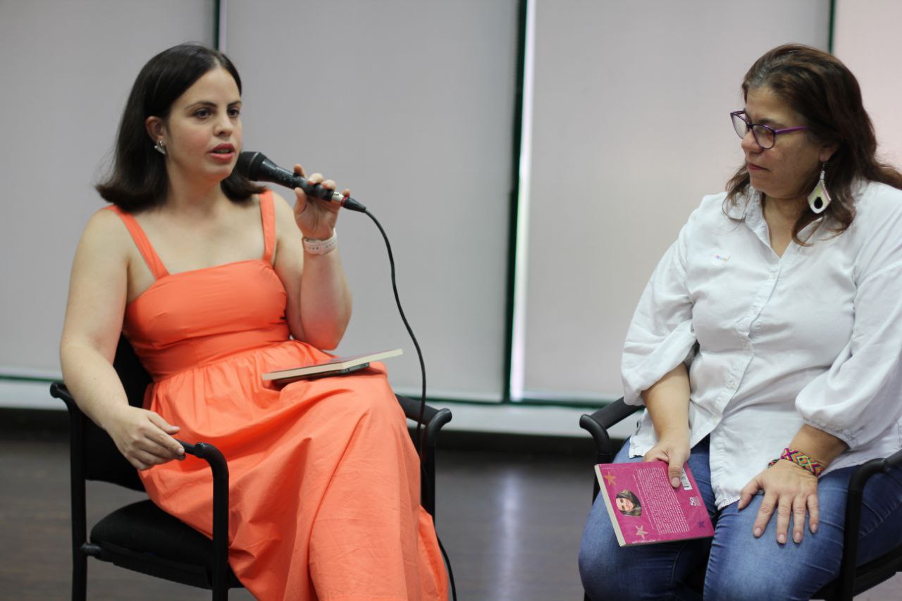 Ana Cristina Bracho presentó en la 19.ª Filven Zulia su libro “Mujer ...